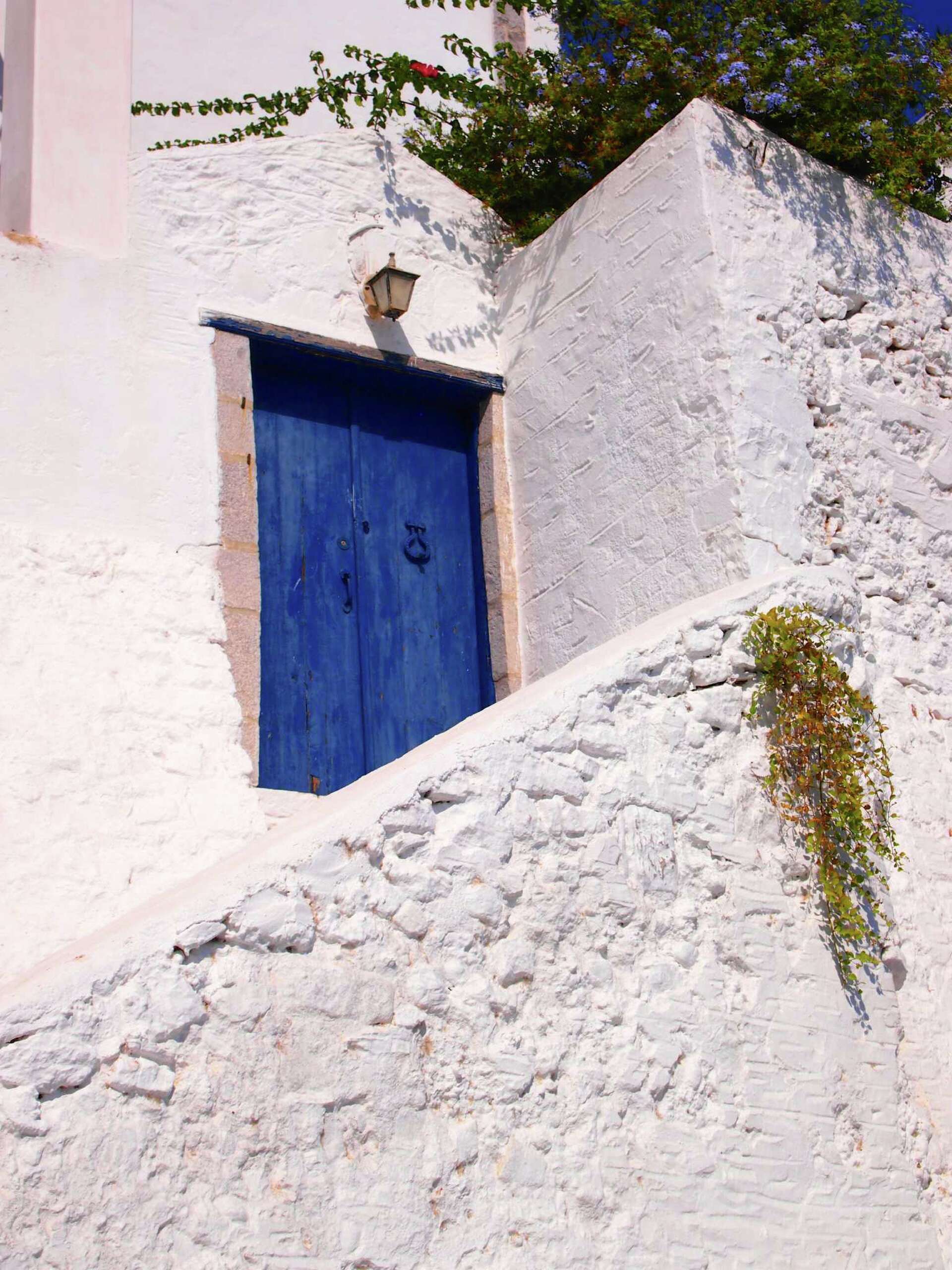 Relaxation rules sailing around Greece's Peloponnese Peninsula