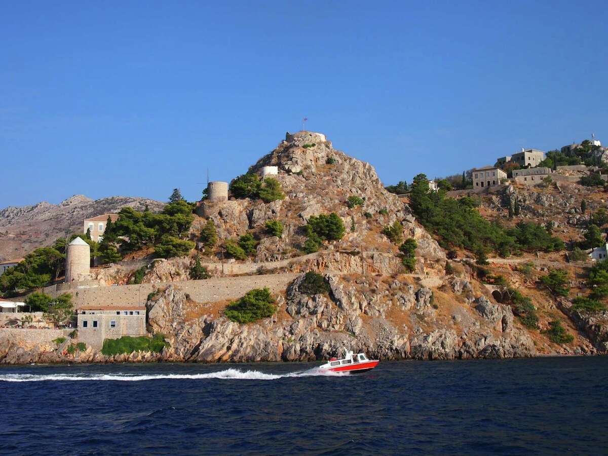Relaxation rules sailing around Greece's Peloponnese Peninsula