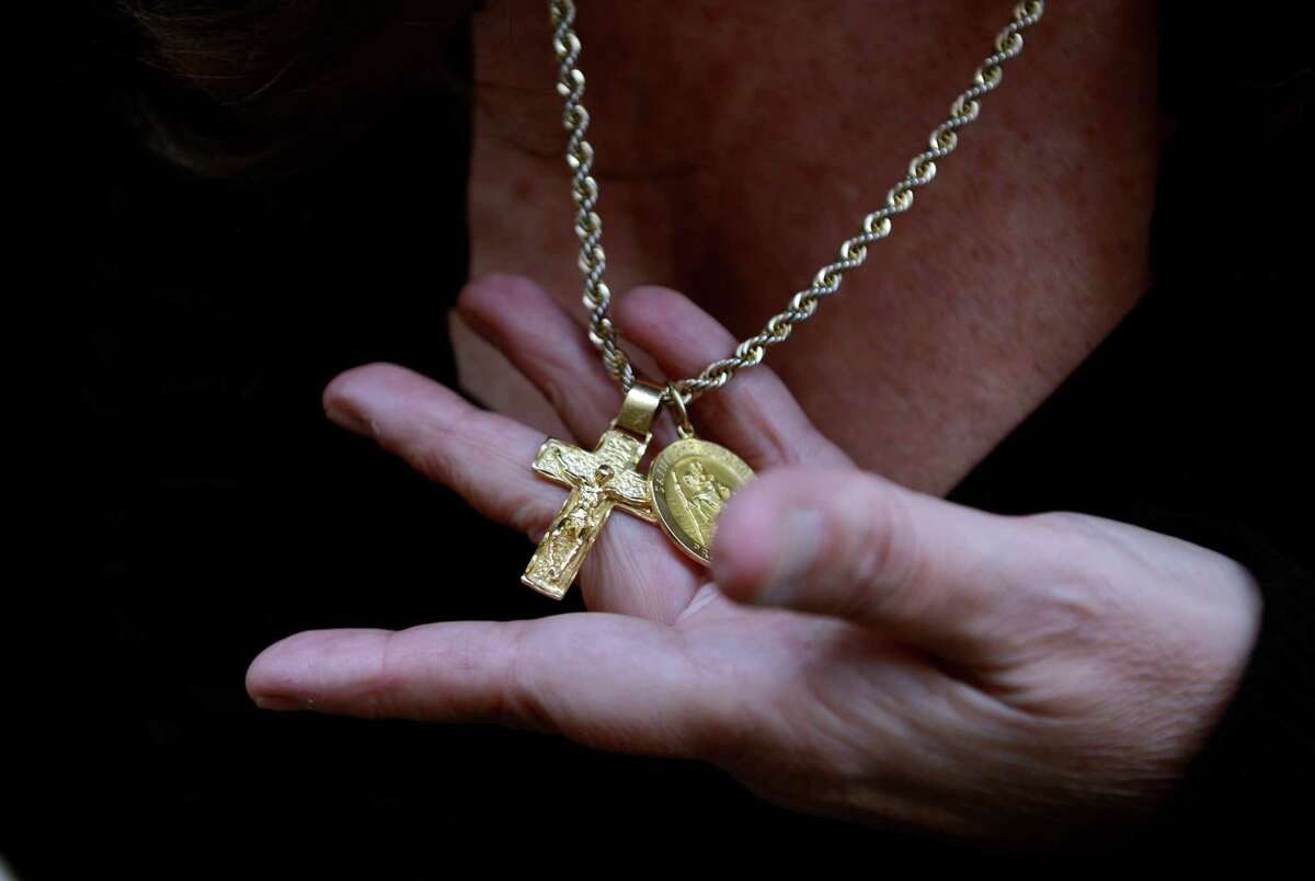 Ex-trooper gets 1 year for theft from dying motorist