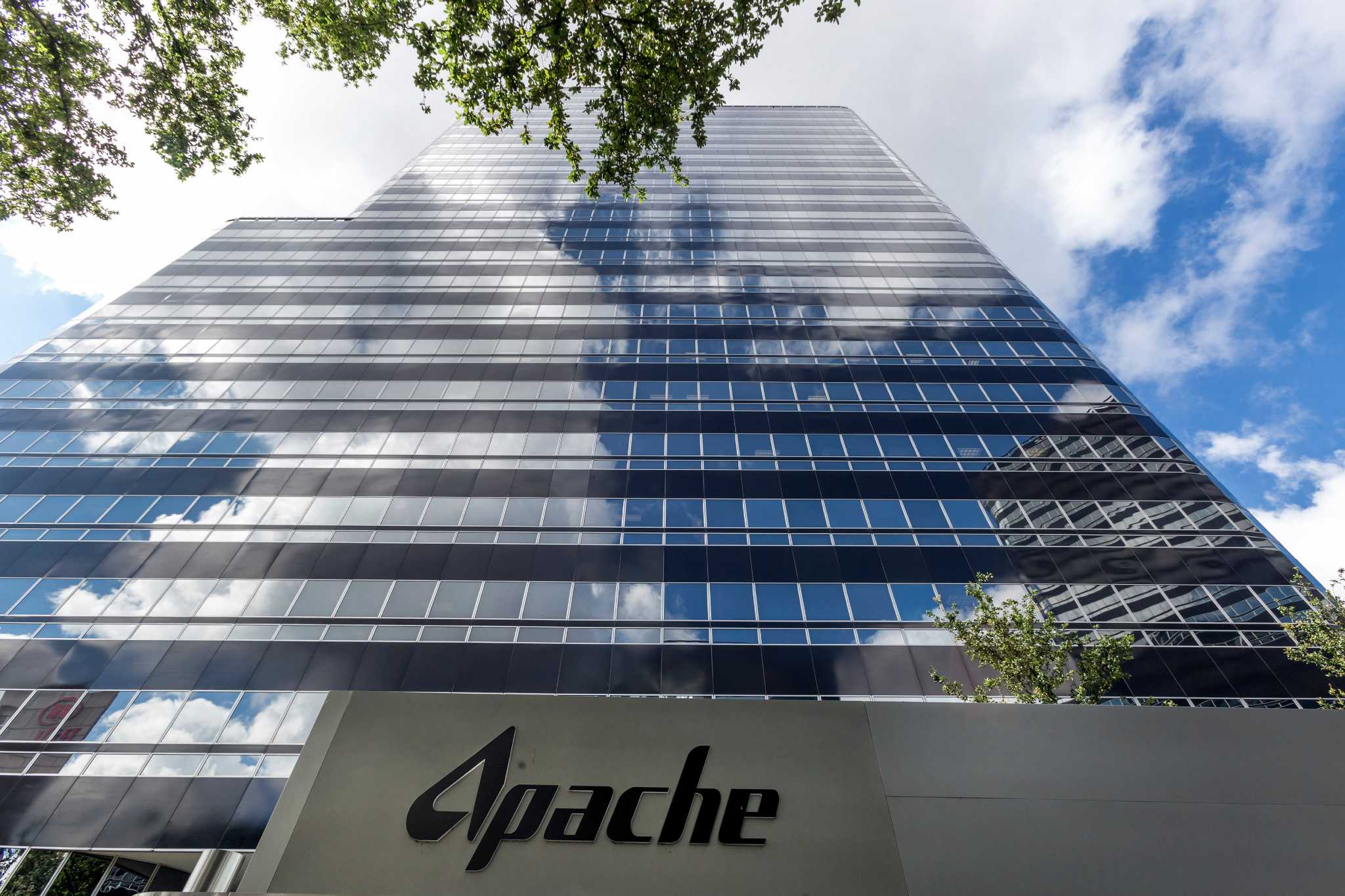 Apache will focus on shale despite slump in oil prices