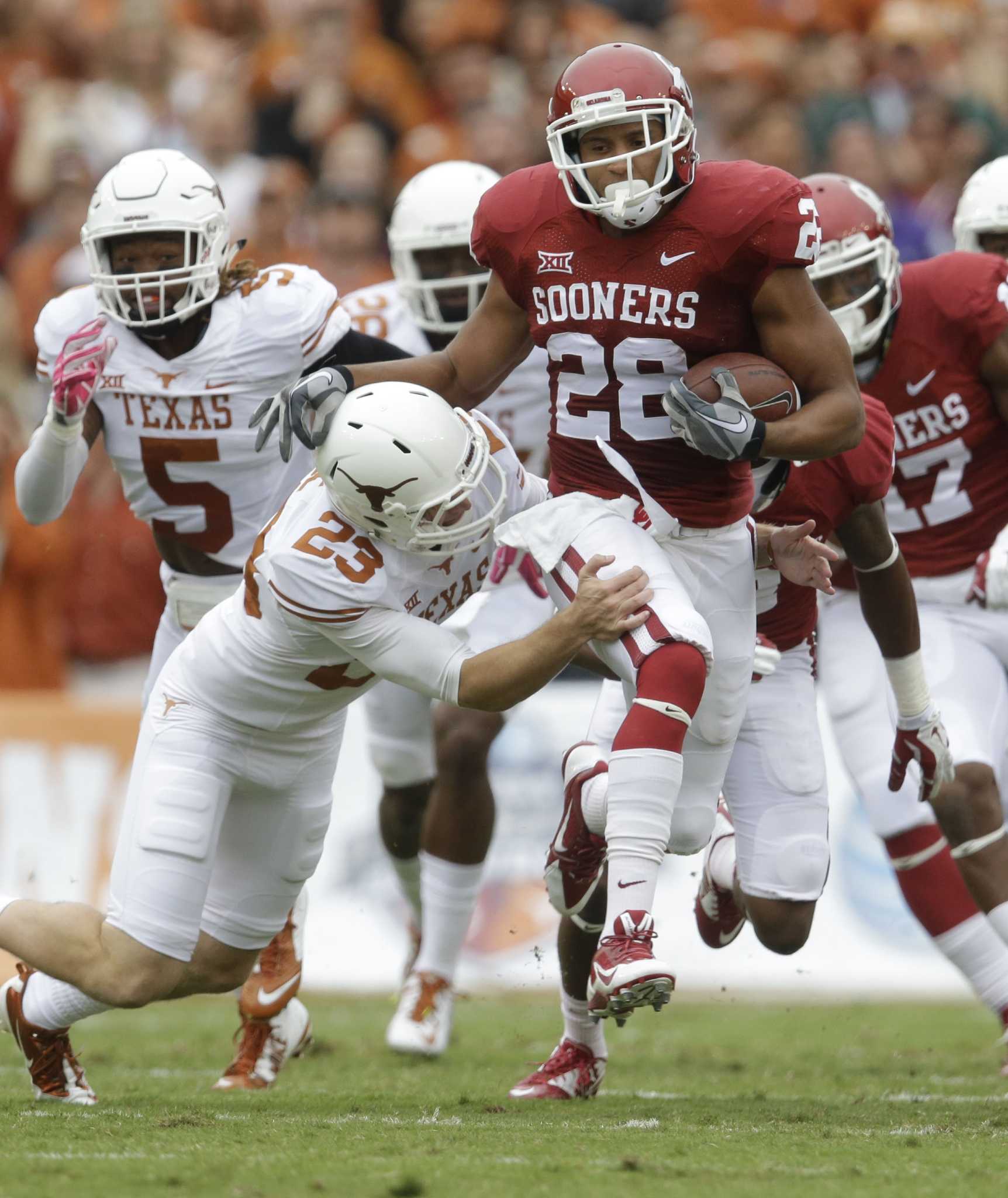 UT struggles to get on same page in loss to OU