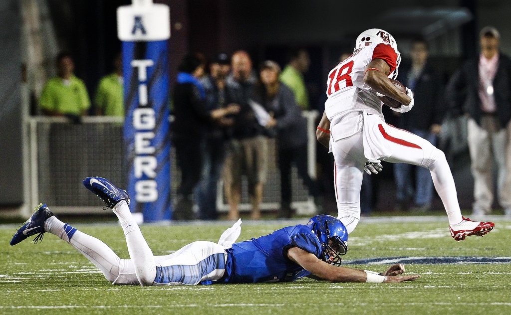 UH's Lee Hightower, Derrick Mathews sidelined with leg injuries