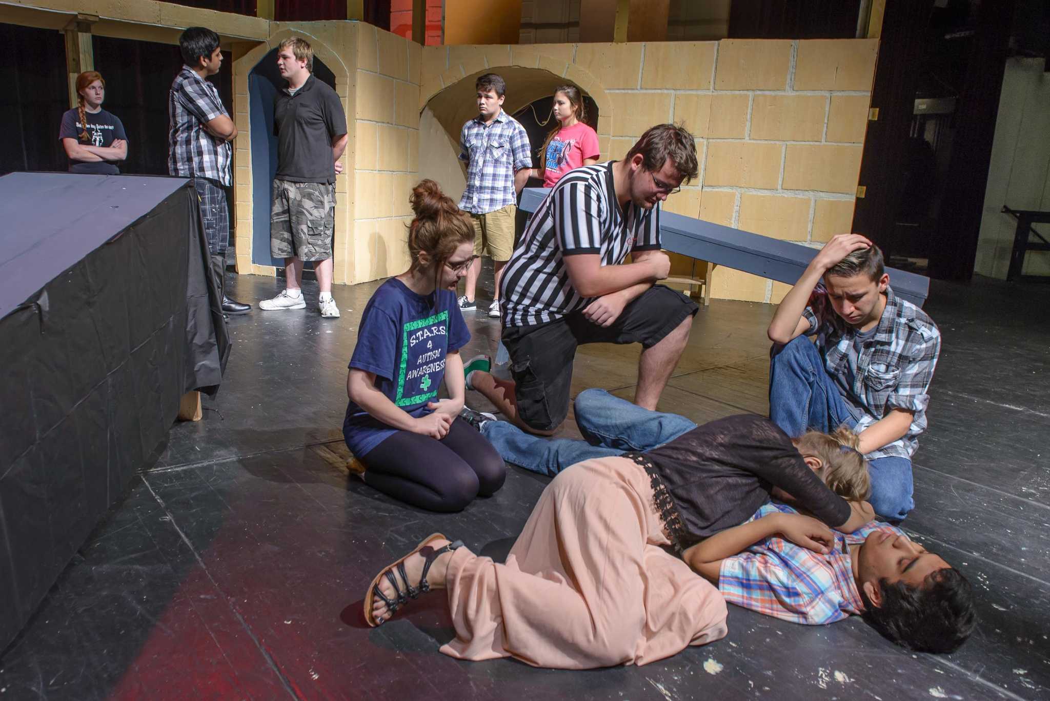 Teen actors ponder roles as romantic Romeo, 'impulsive' Juliet