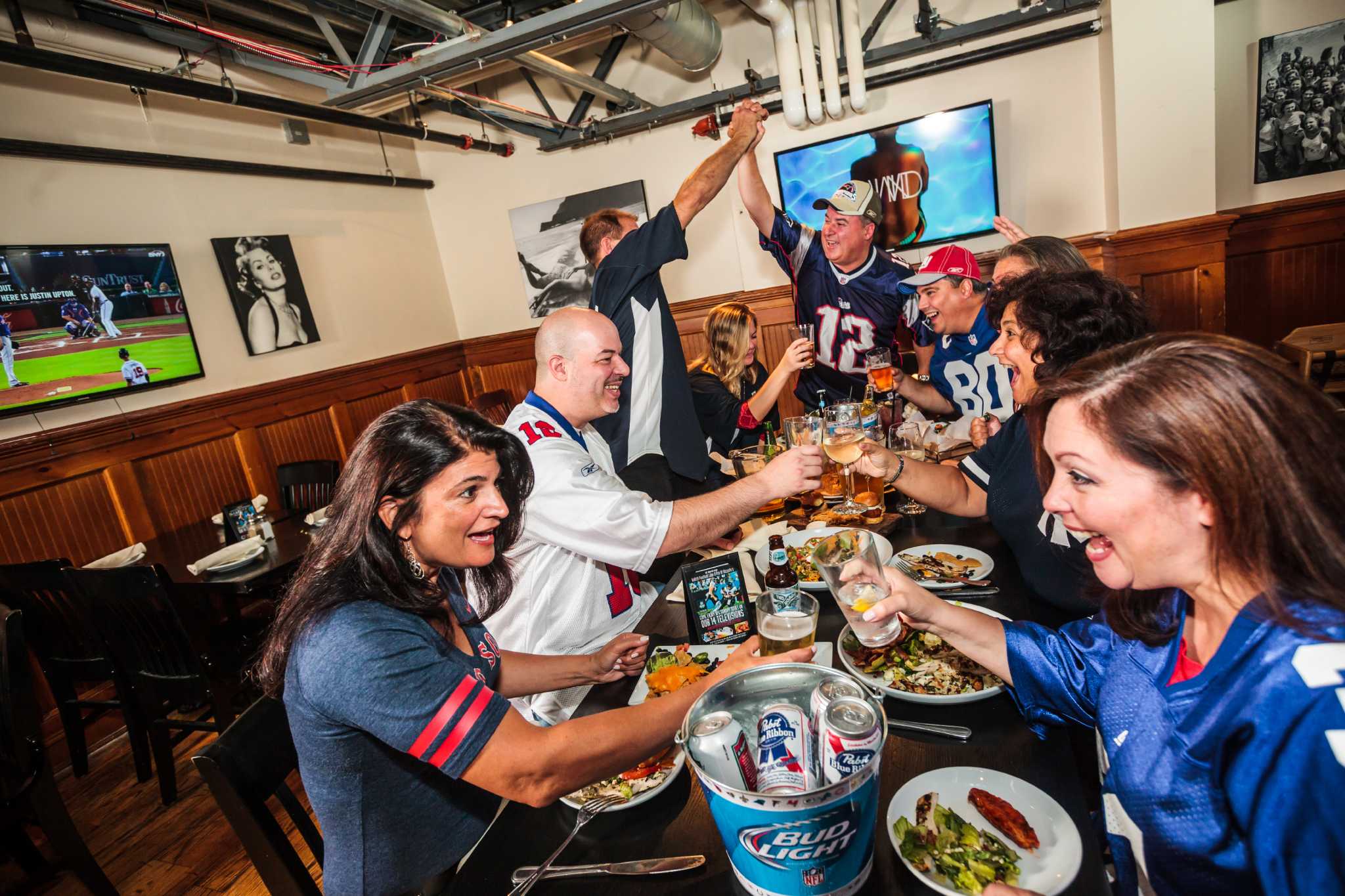 Rizzuto's adds sports theme to Stamford restaurant