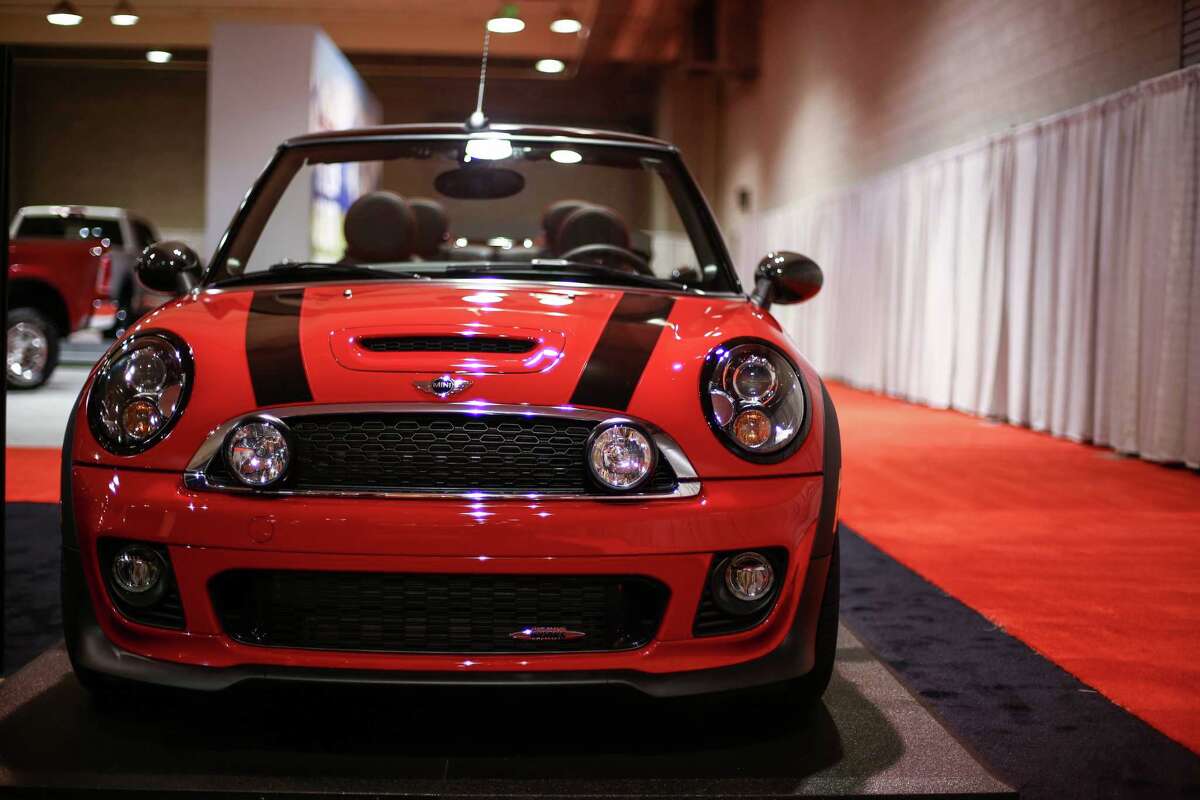 Seattle Auto Show full of eye candy, gizmos