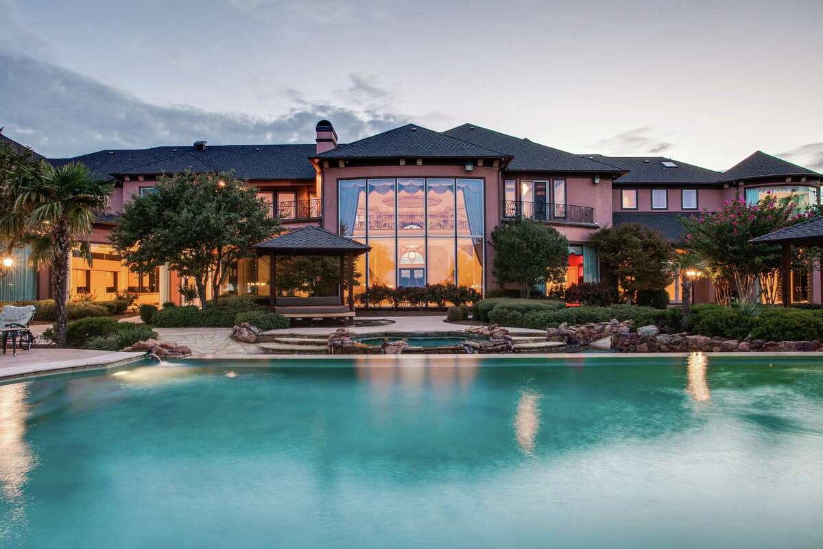 Former Texas mansion of Dallas Cowboys star Deion Sanders sees massive ...