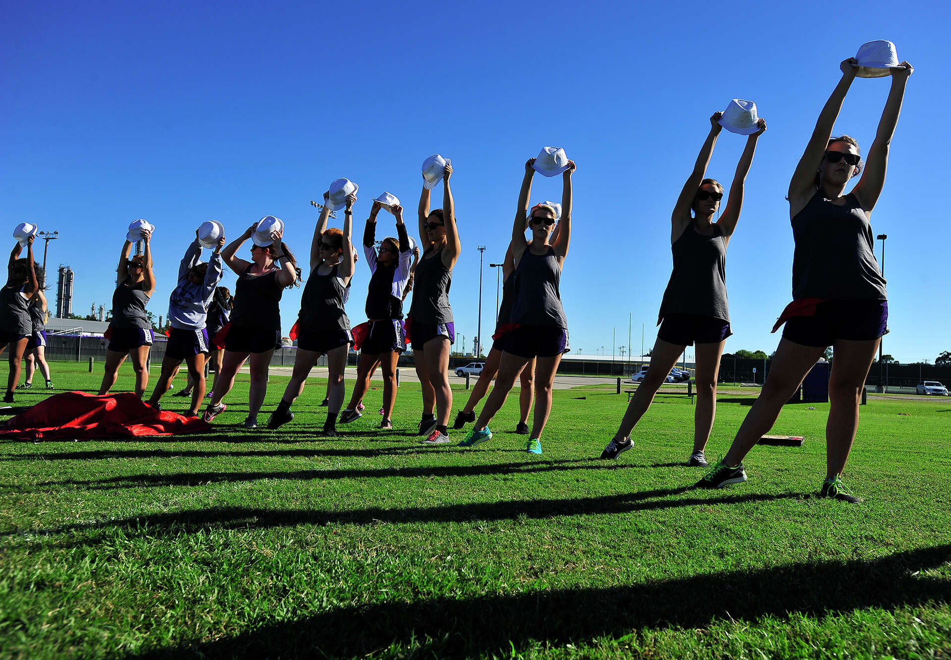 PN-G Indianettes create elaborate displays for headdresses