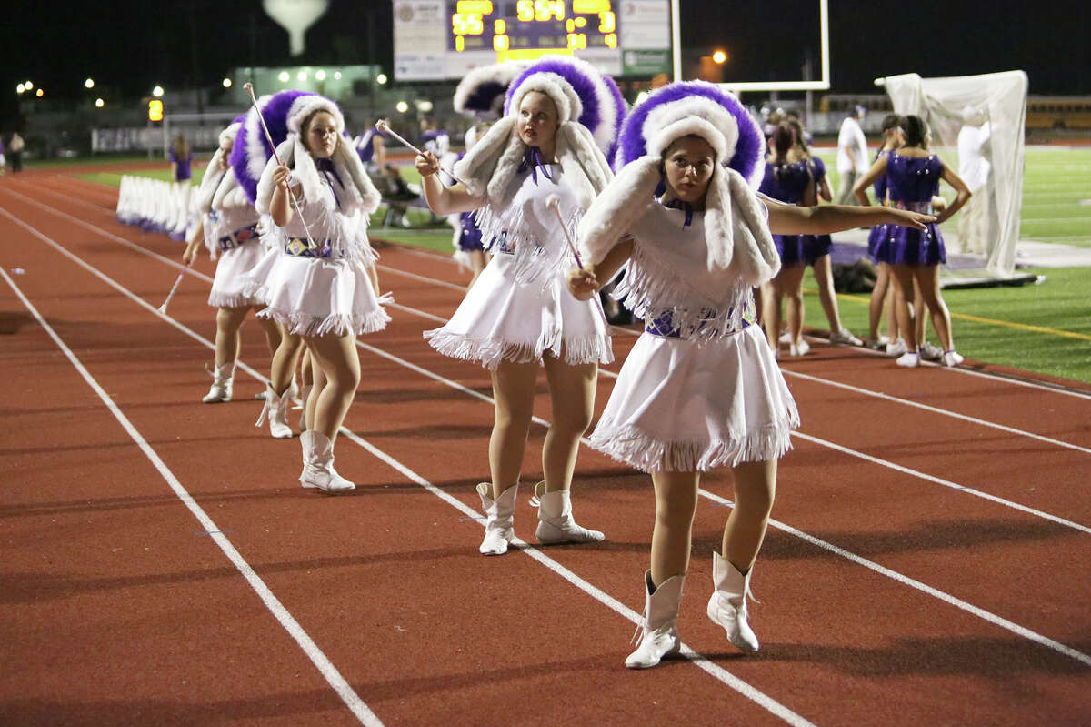 PN-G Indianettes create elaborate displays for headdresses