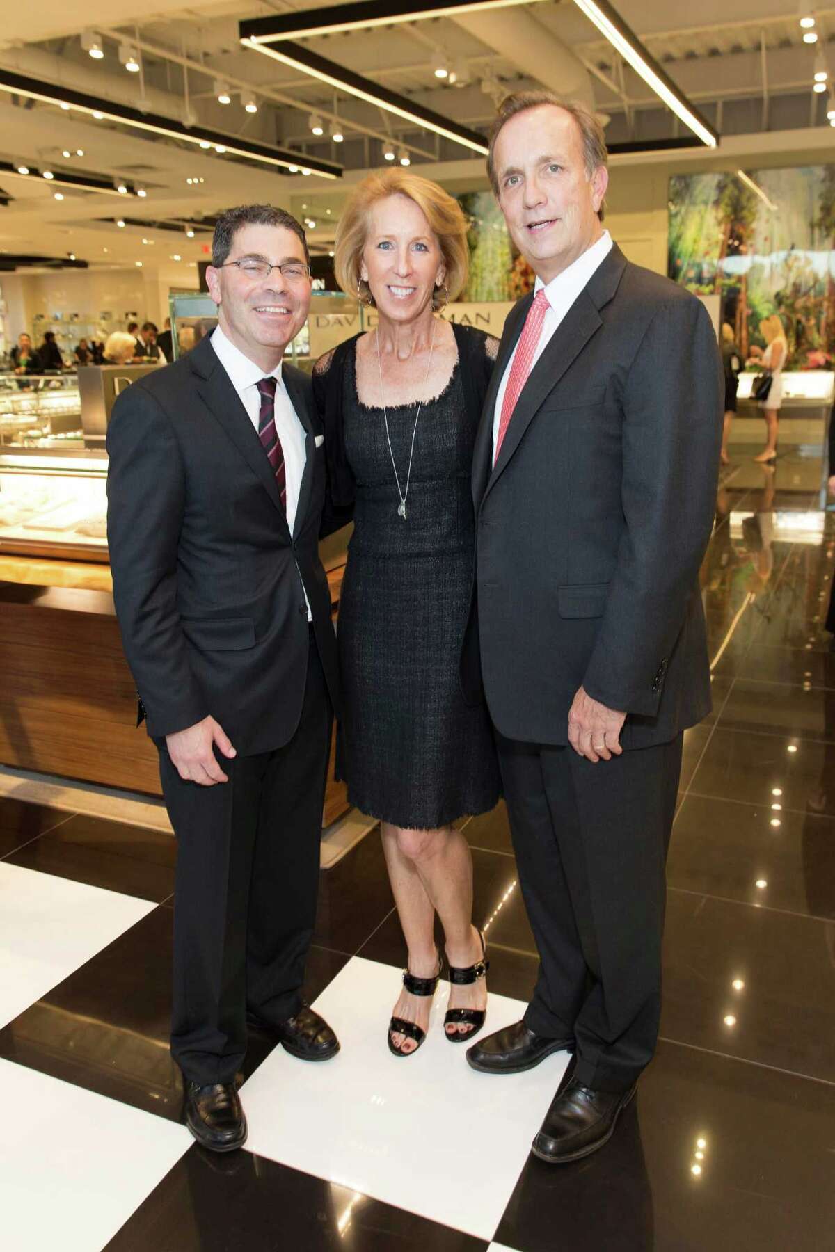 Bloomingdale’s at Stanford Shopping Center alights with benefit