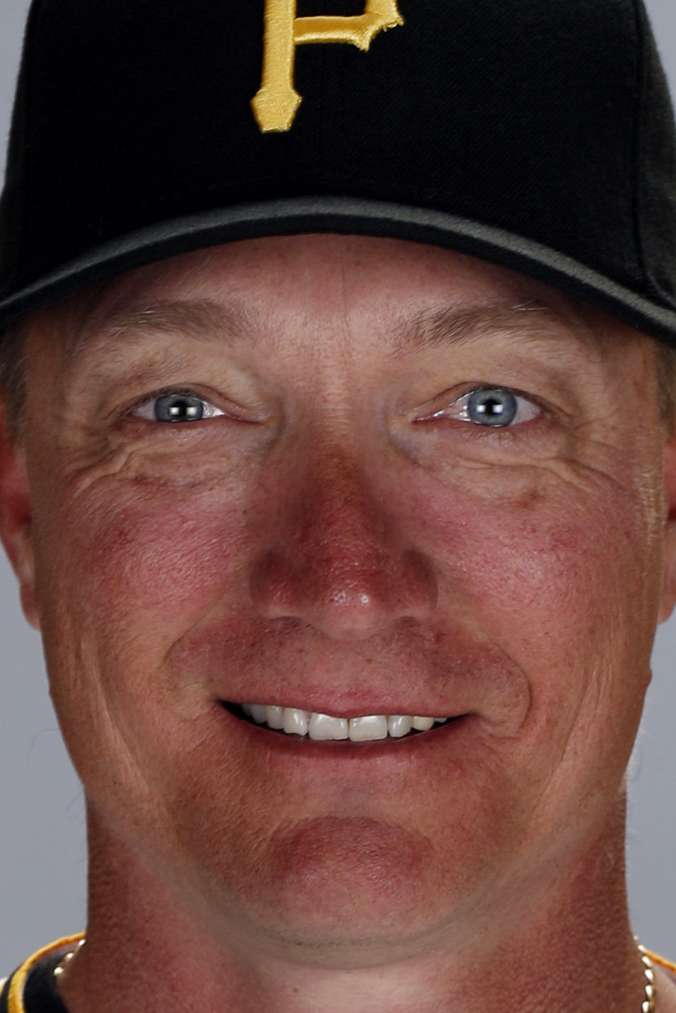 Pirates bench coach hired as Rangers manager