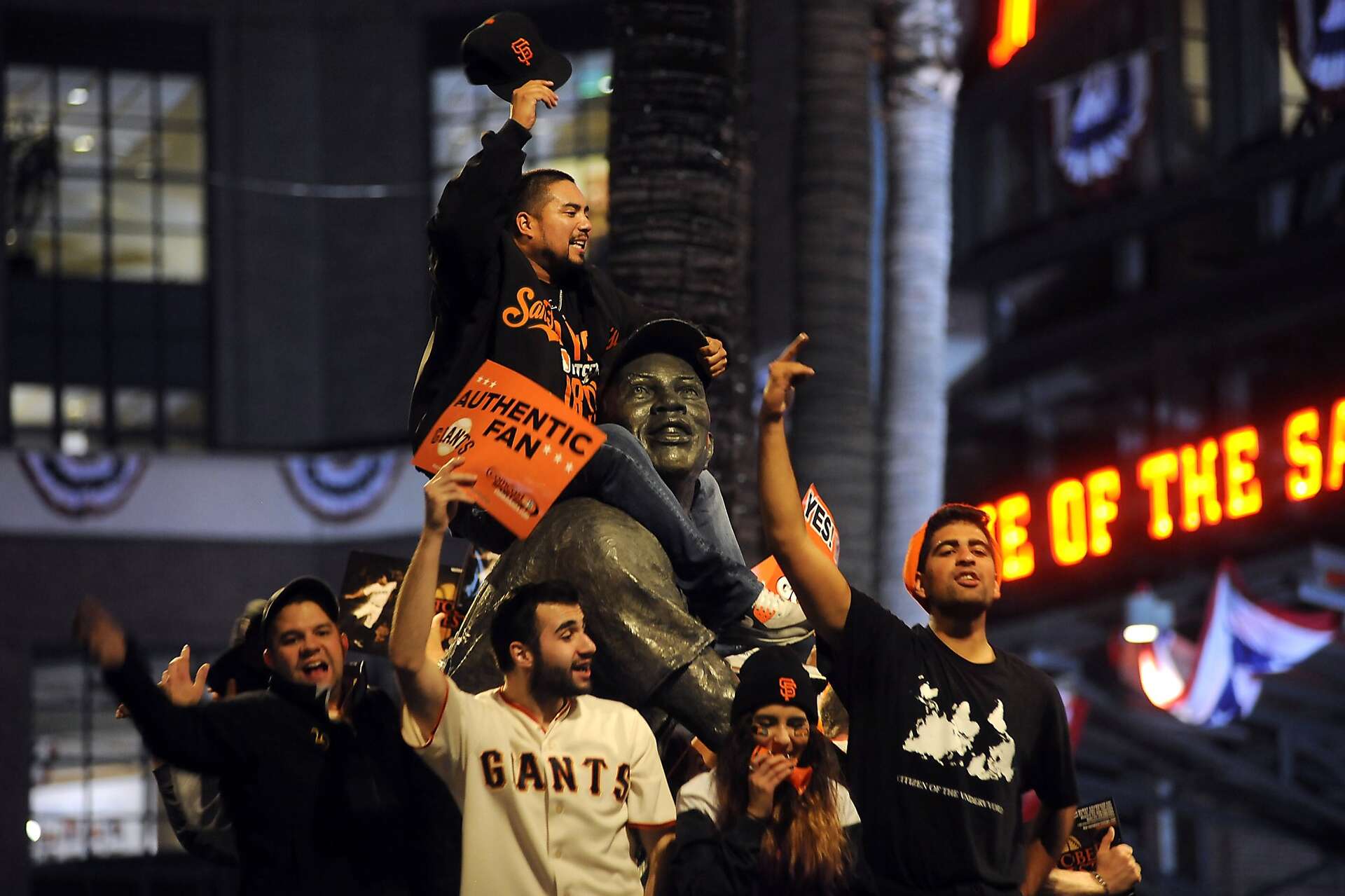 Giants fans electrified over thrilling NLCS victory