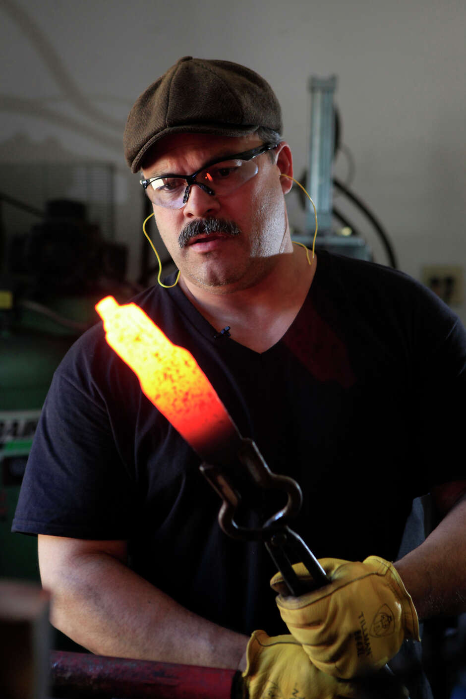 Master blade smith pursues perfection in an everyday kitchen tool ...