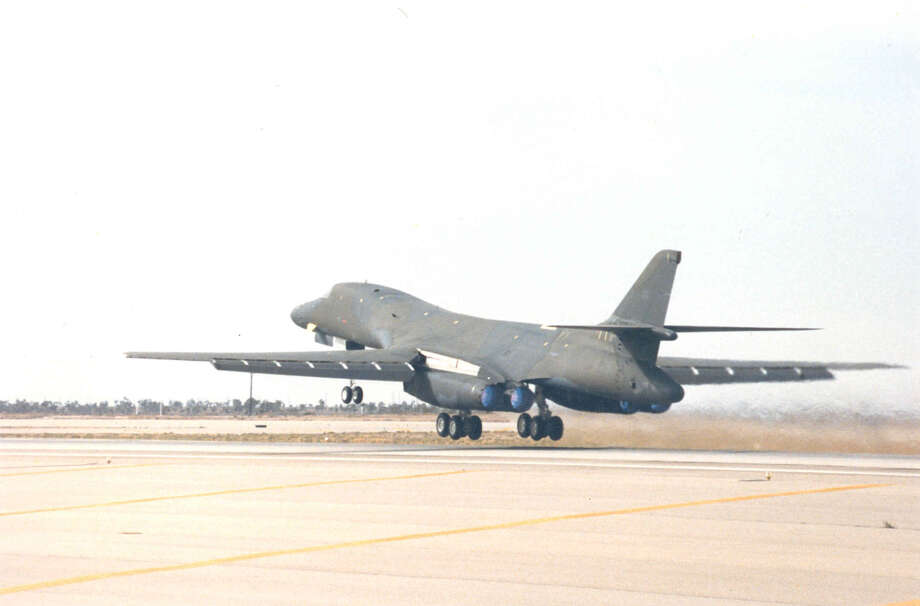 Boeing B-1B bomber first flew 30 years ago - seattlepi.com