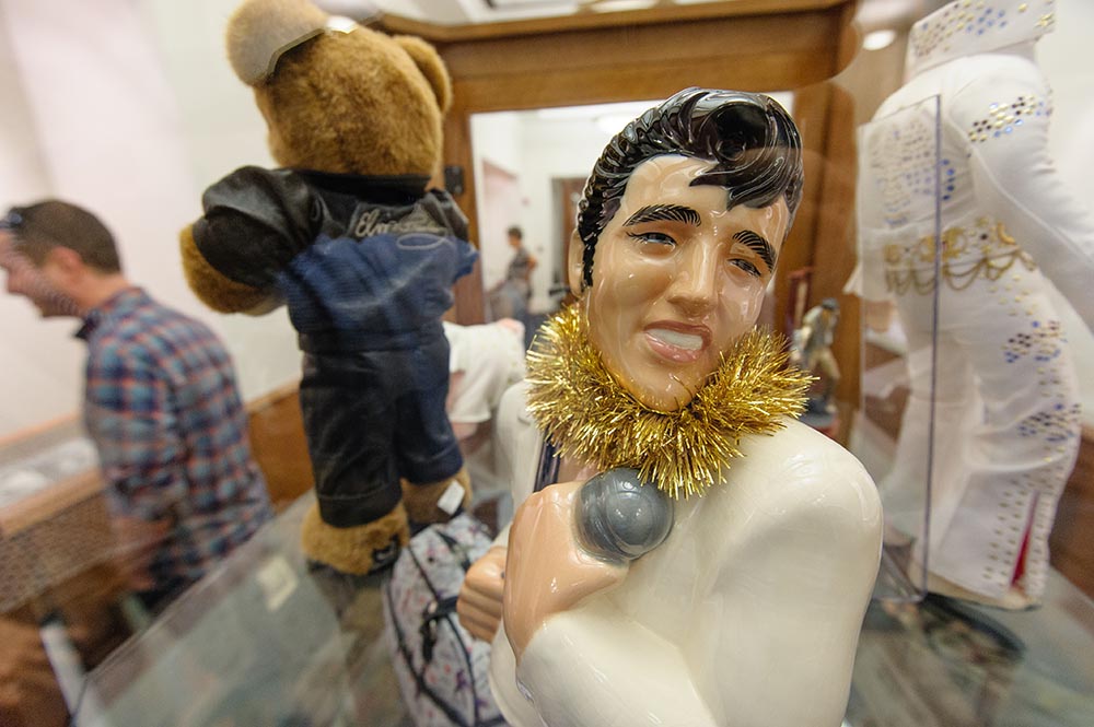 A&M Elvis exhibit celebrates king of rock 'n roll with rare photos ...