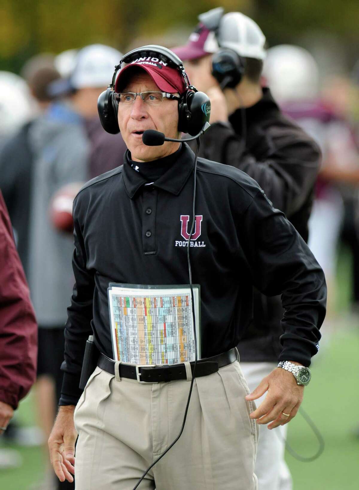 Union football loses sixth straight