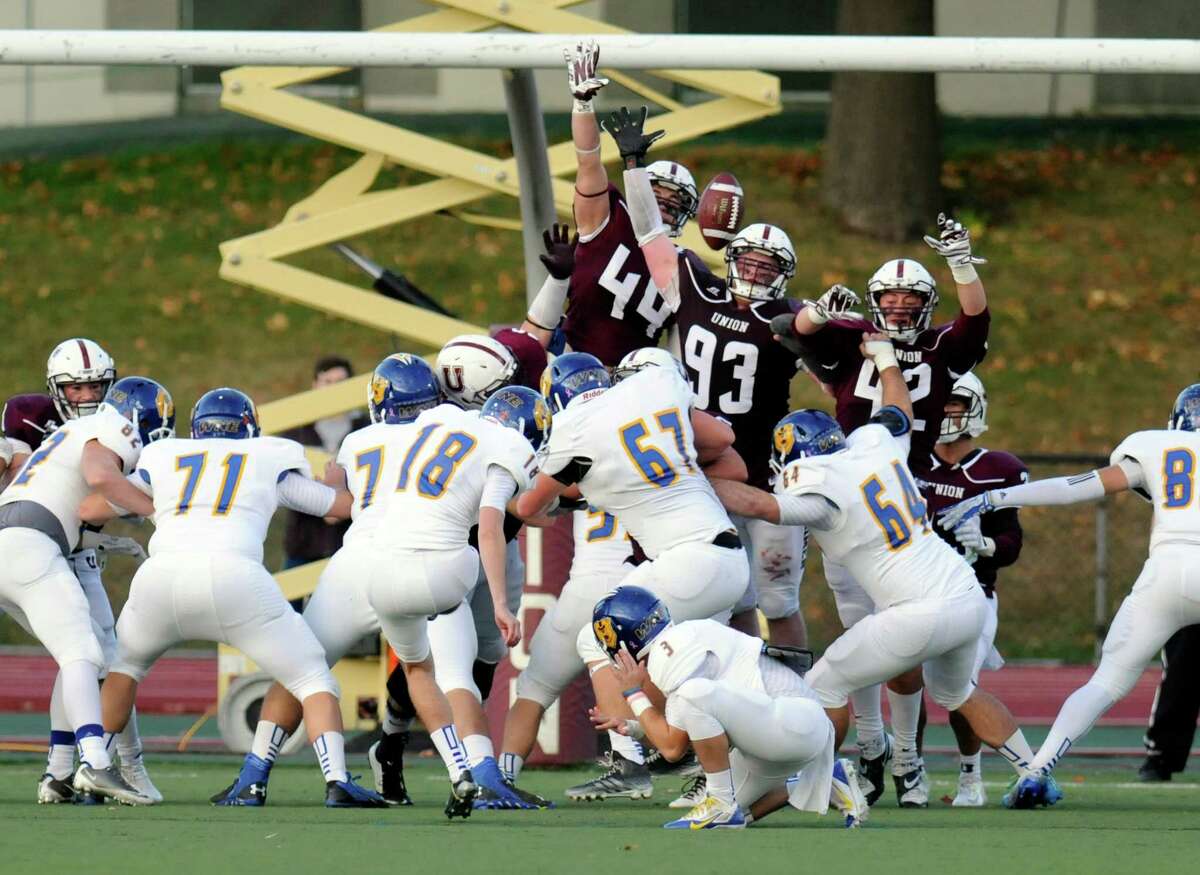 Union football loses sixth straight