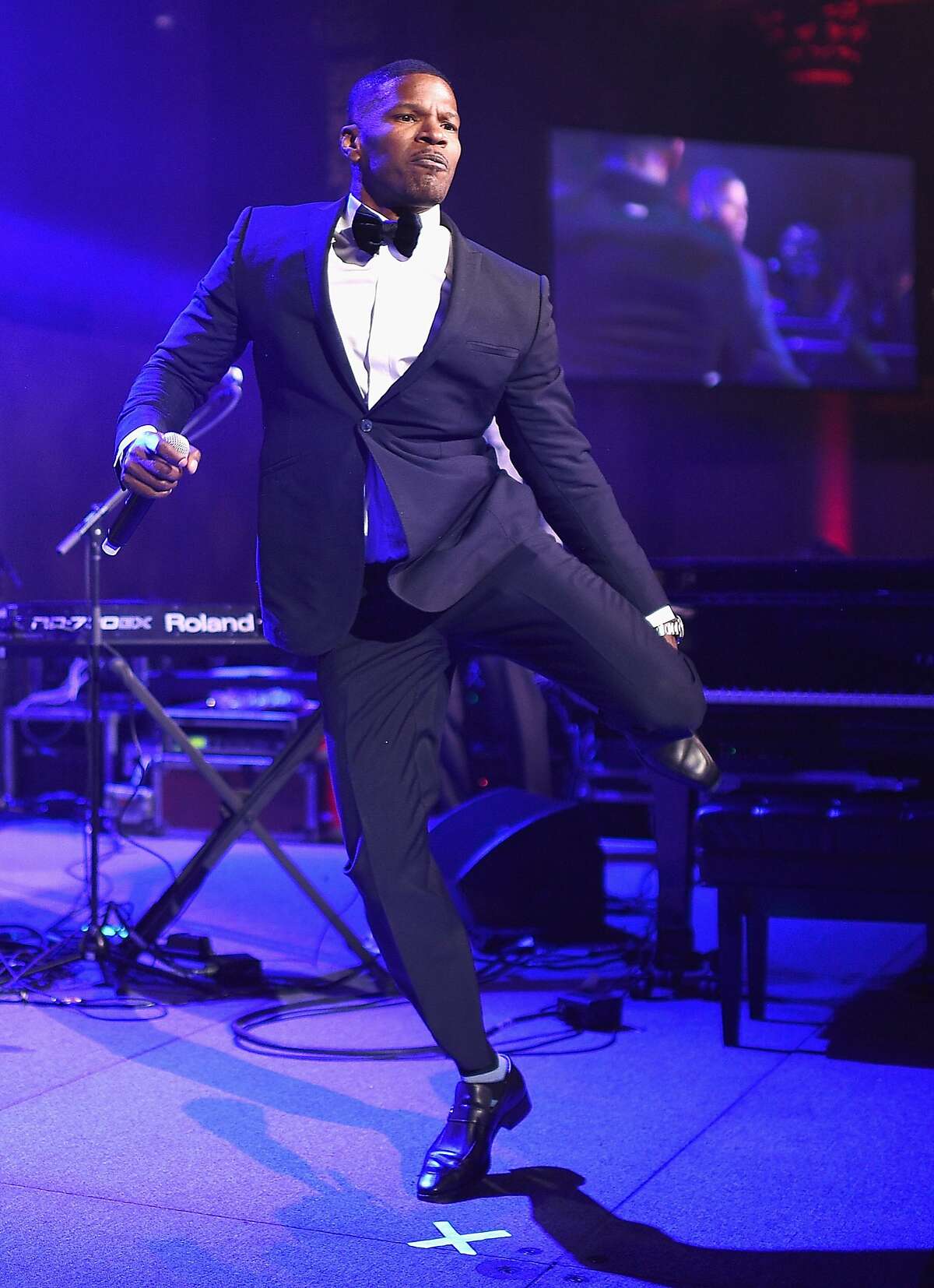 Actor, singer, hero Jamie Foxx rescues driver from burning car