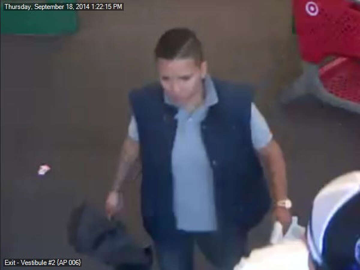 5 women wanted for stealing wallets from diners