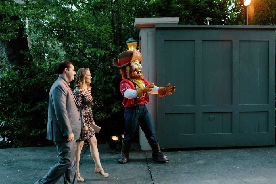 Philanthropist Jillian Manus’ parties are the toast of Silicon Valley