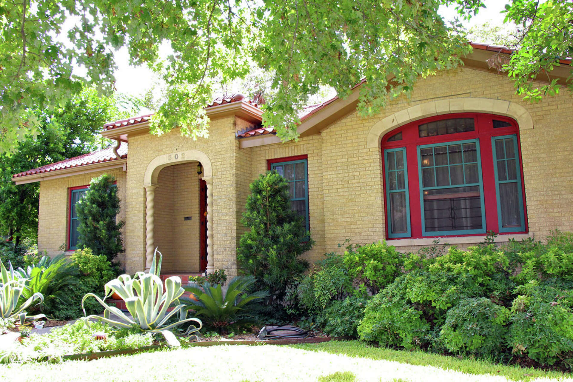 A throwback to the ’30s, right down to the kitchen stove