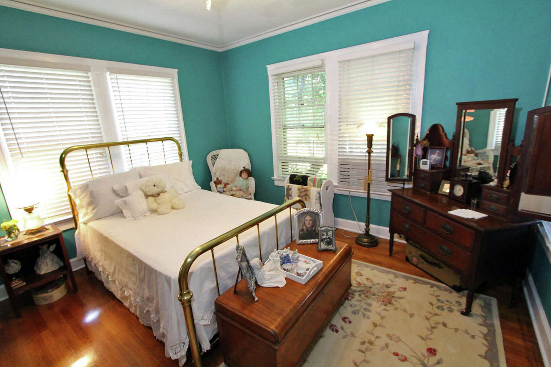 A throwback to the ’30s, right down to the kitchen stove