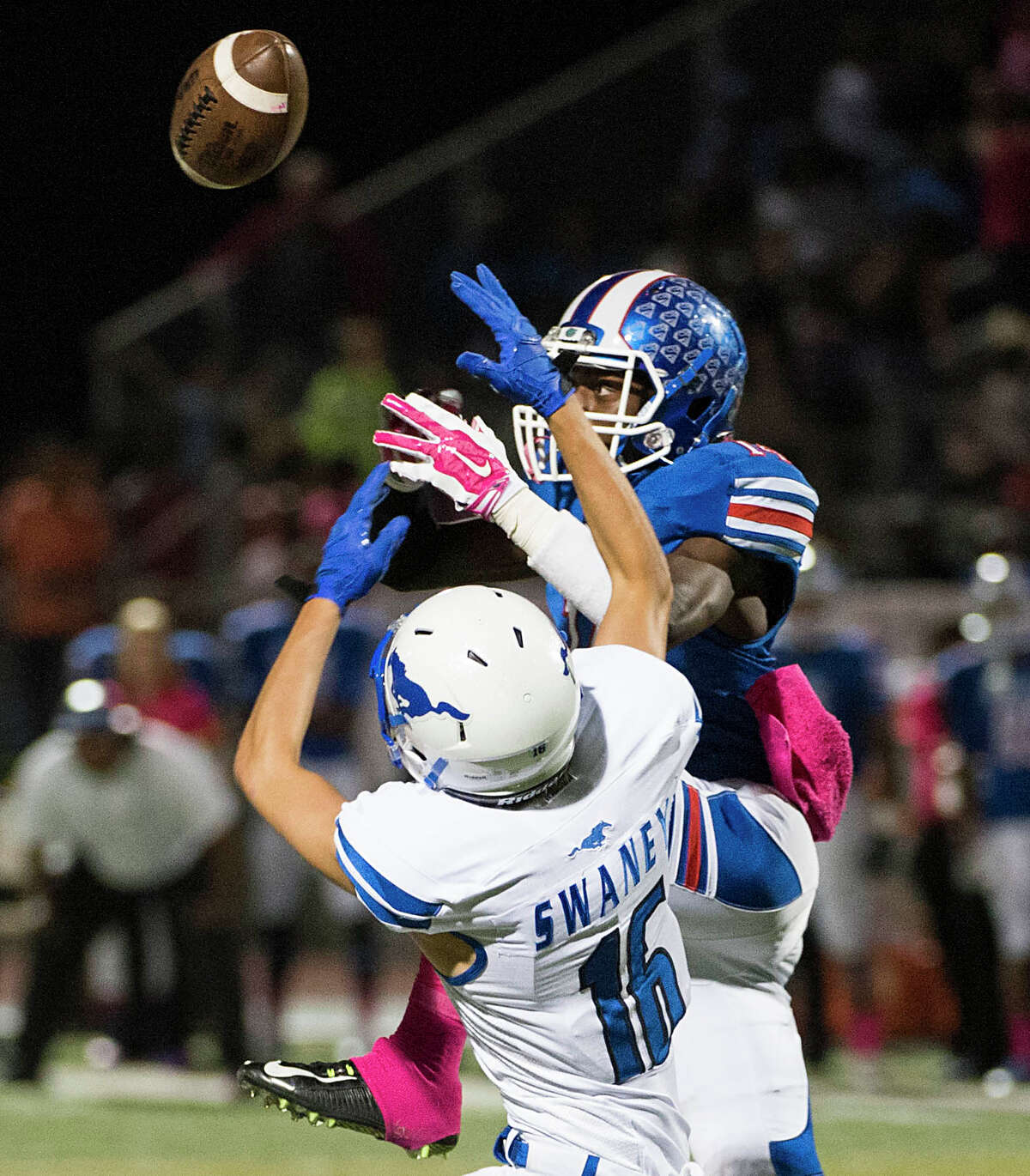 Dickinson stays undefeated with defensive win over Friendswood