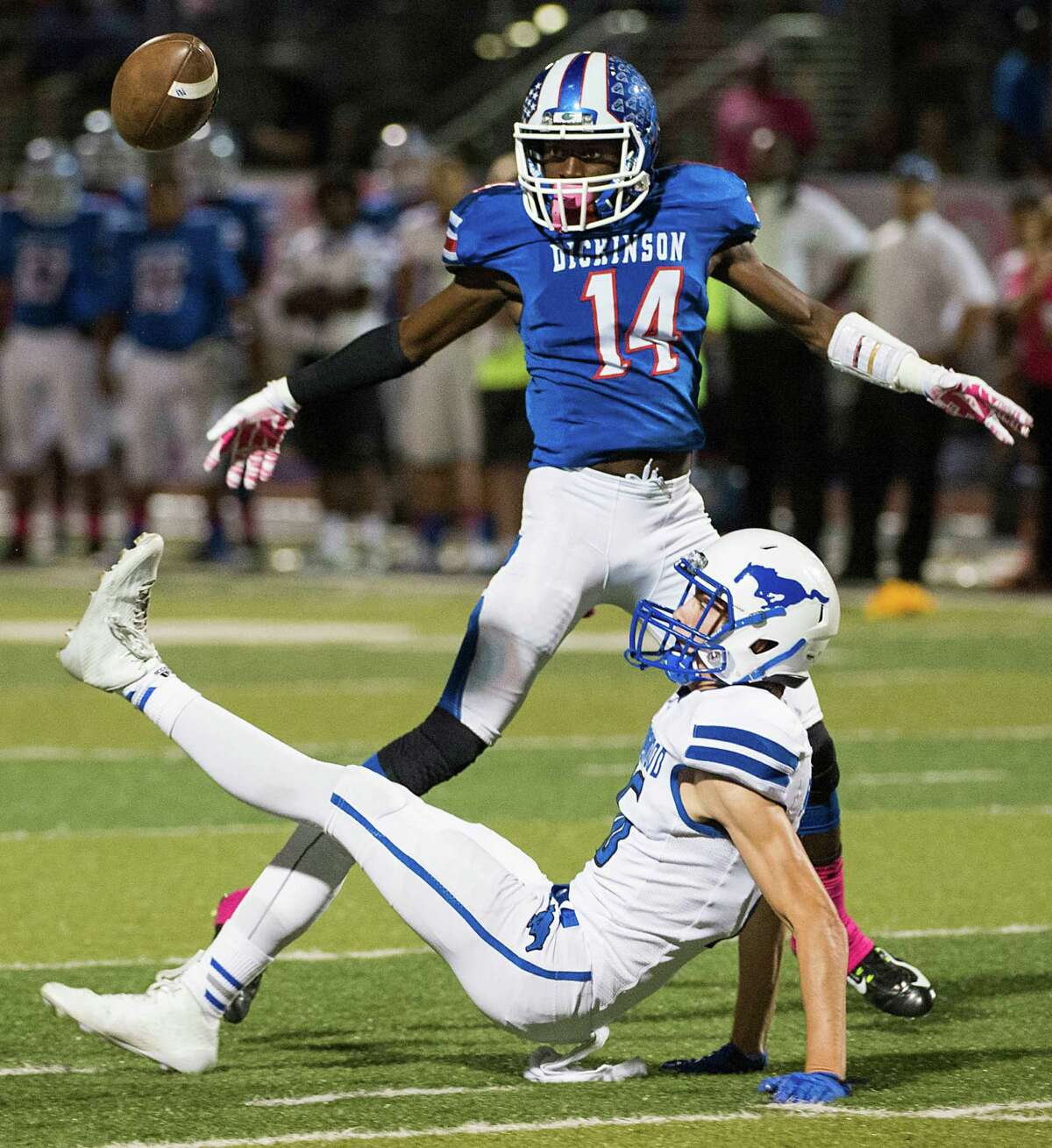 Dickinson stays undefeated with defensive win over Friendswood