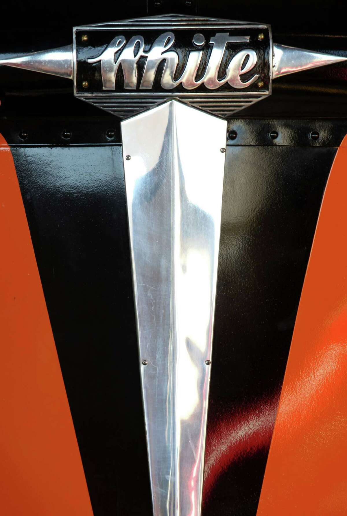 Old Muni buses to take sentimental journey