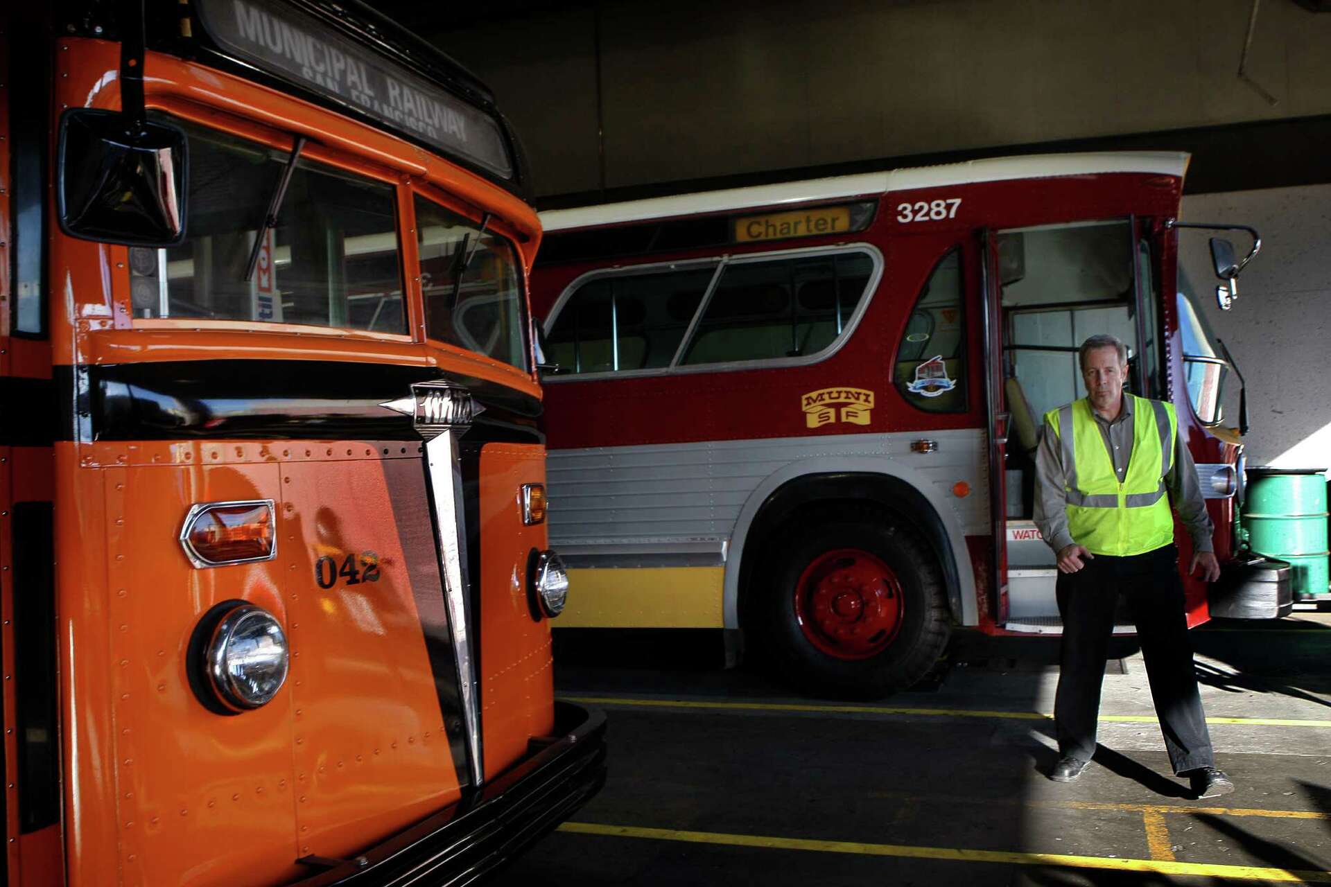 Old Muni buses to take sentimental journey