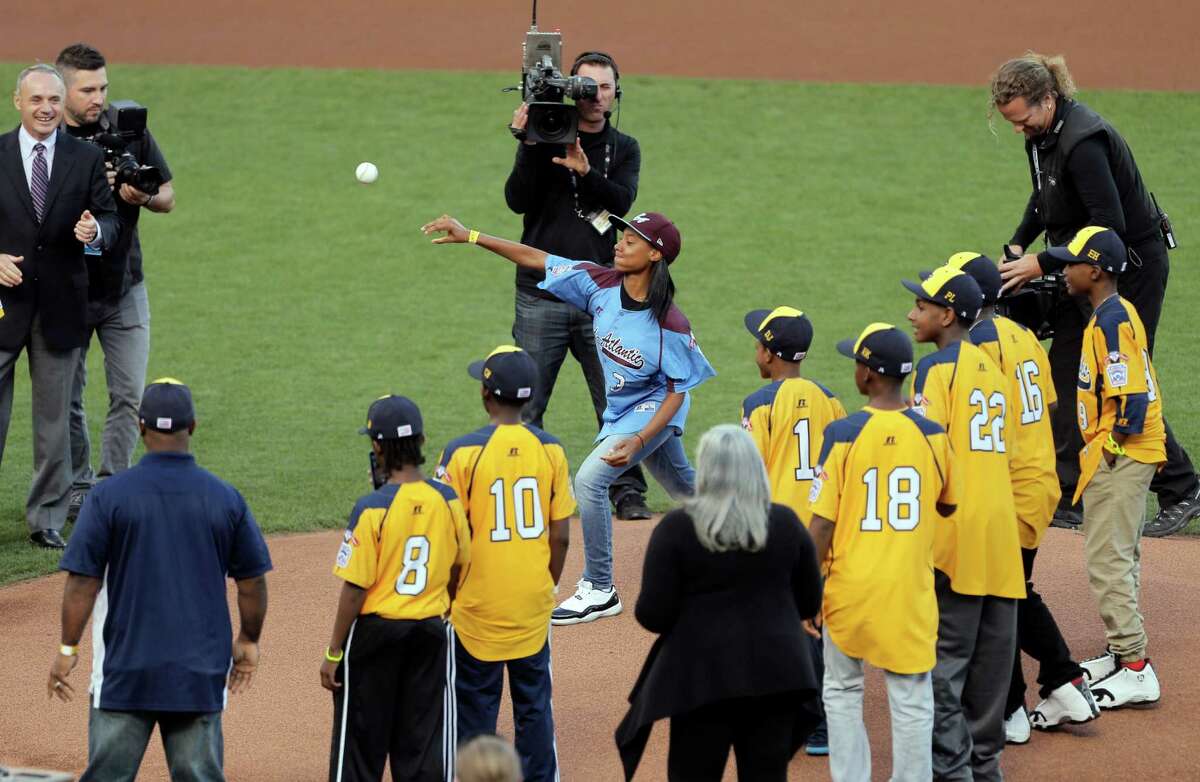 Little League star Mo’ne Davis still sensational on 1st pitch