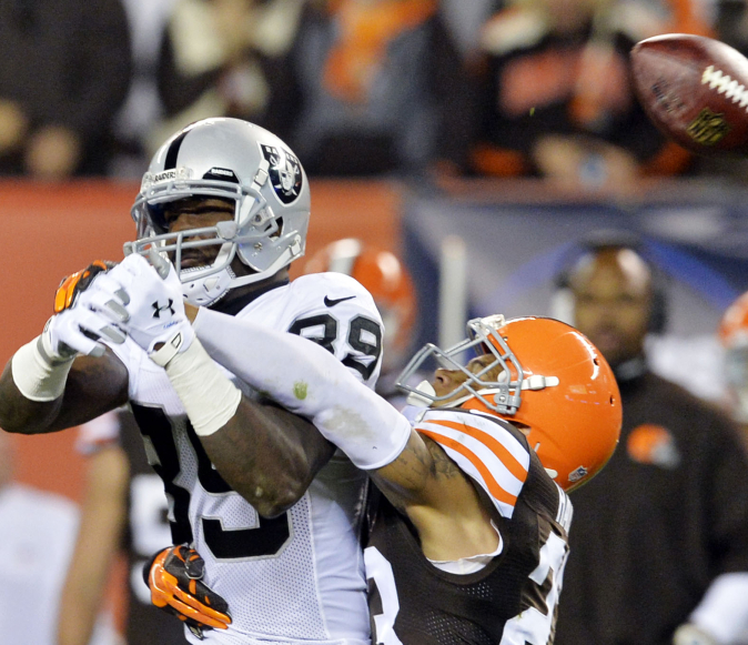 Raiders fumble away shot at 1st win against Browns