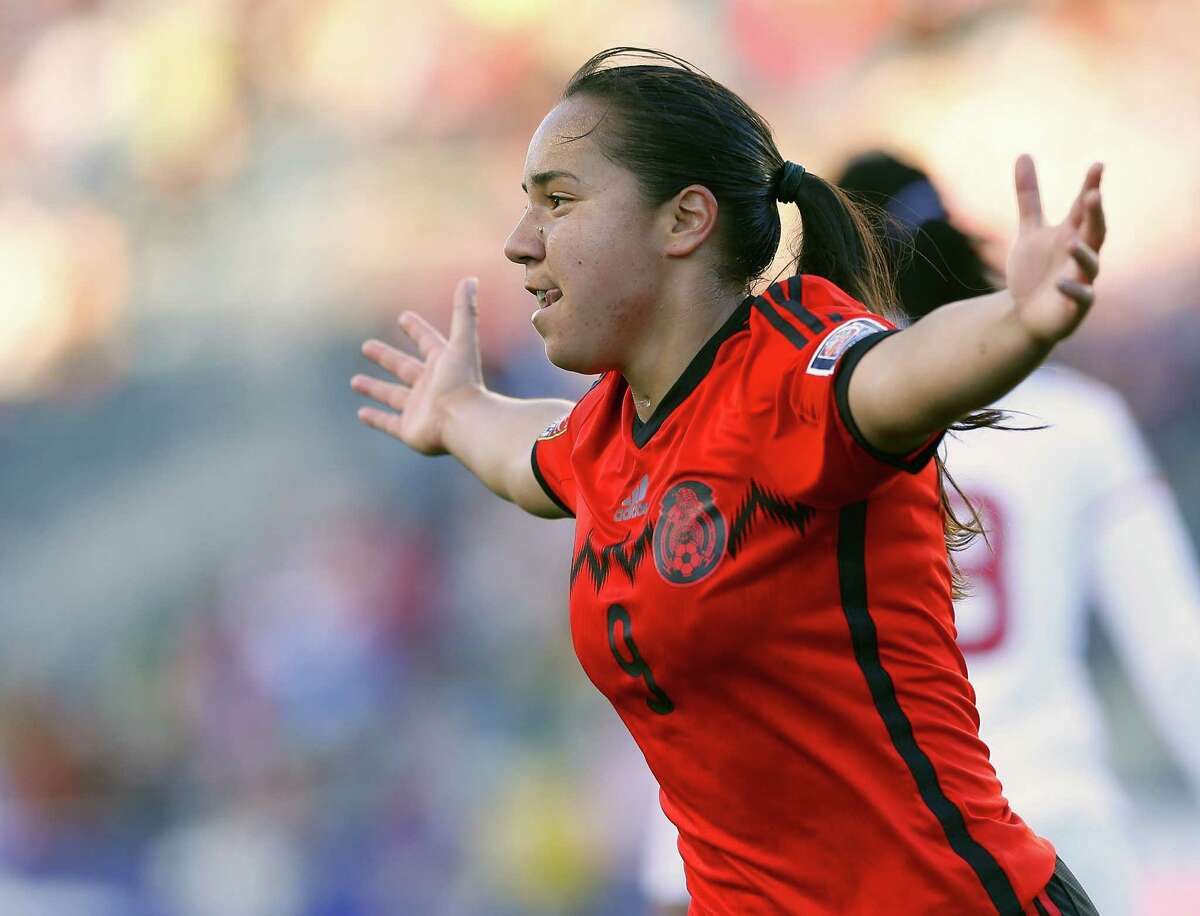 Wambach's 4 goals lead U.S. to win