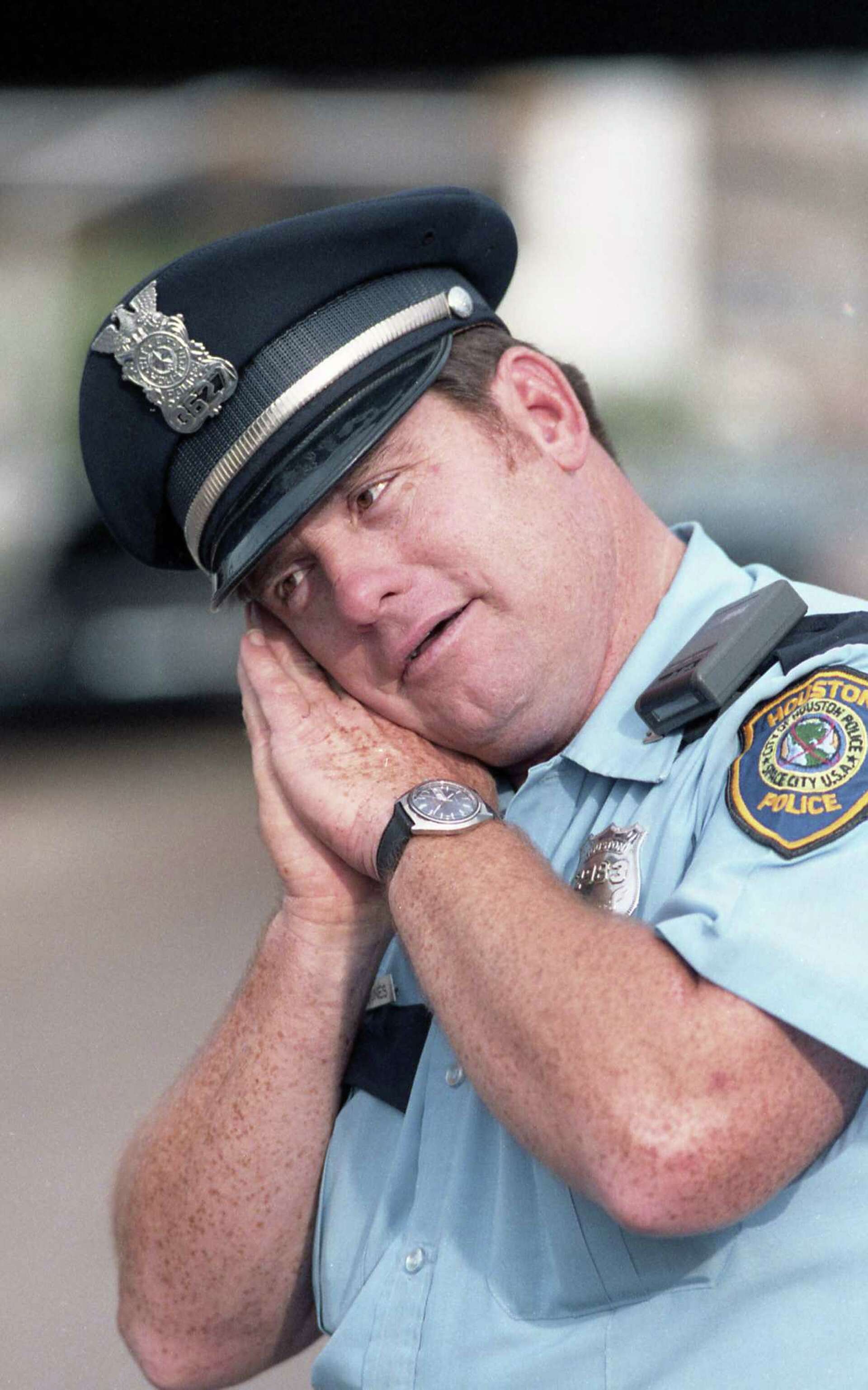 Jones, officer known for flamboyant traffic-directing, dies at 70
