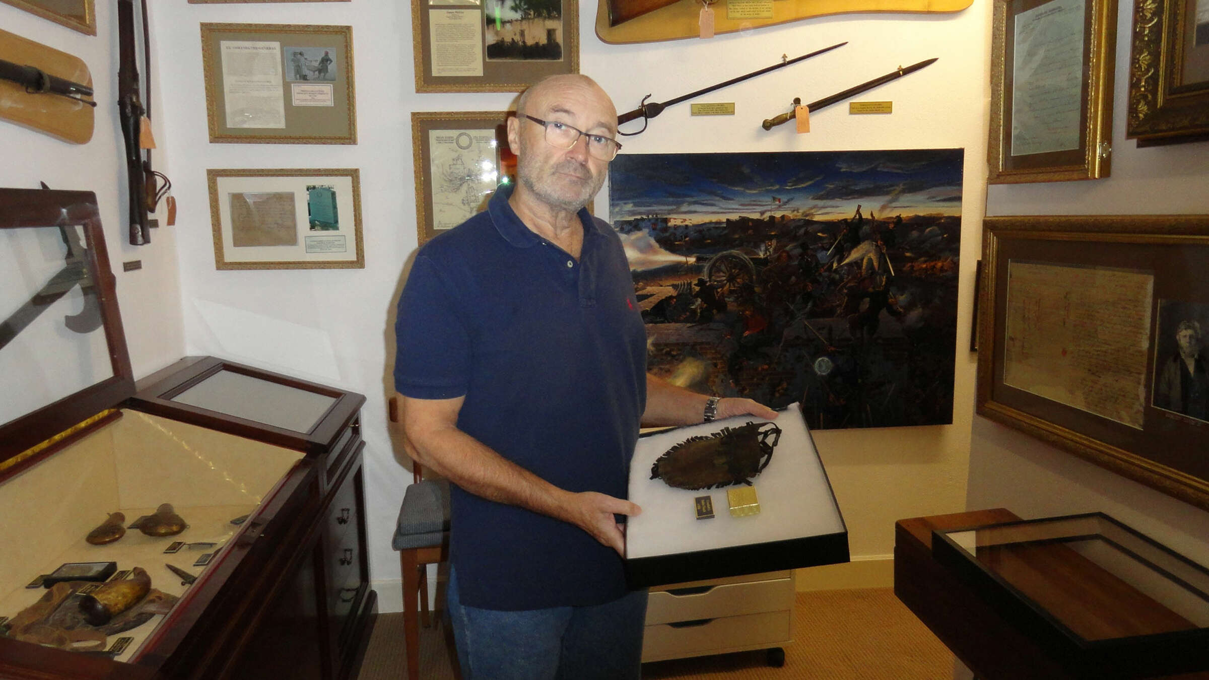 Phil Collins returning, donating Alamo relics