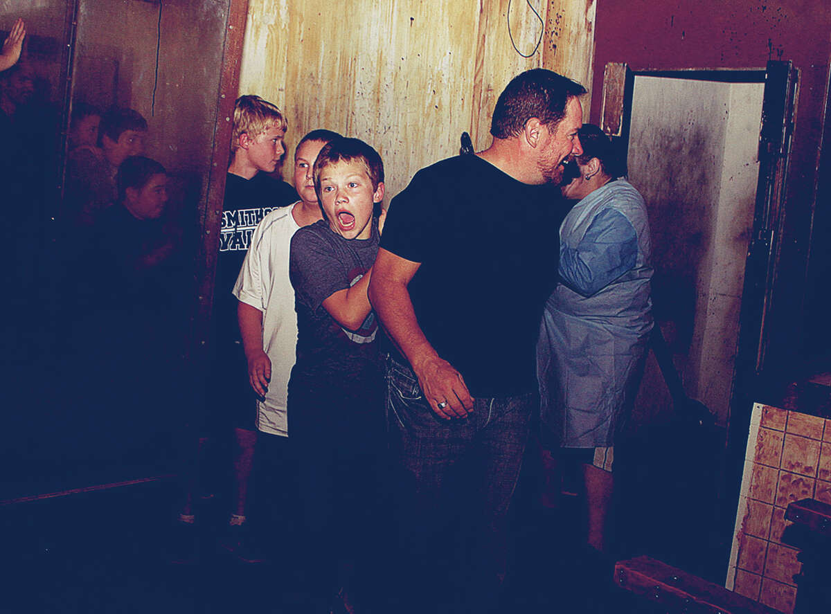 7 types of people that go to a haunted house