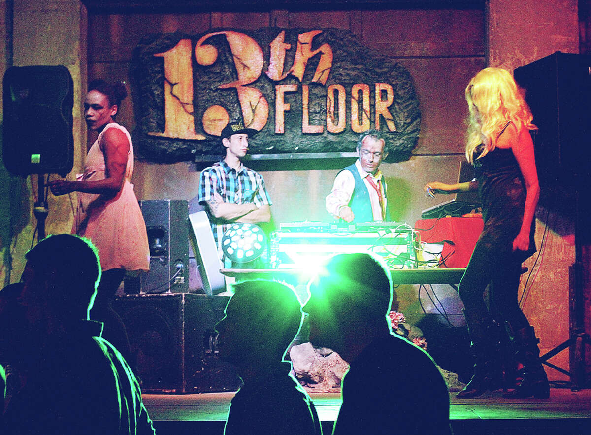 7 types of people that go to a haunted house