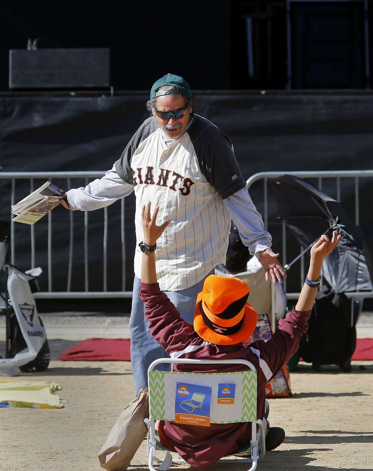Fans go wild as Giants hammer down World Series win