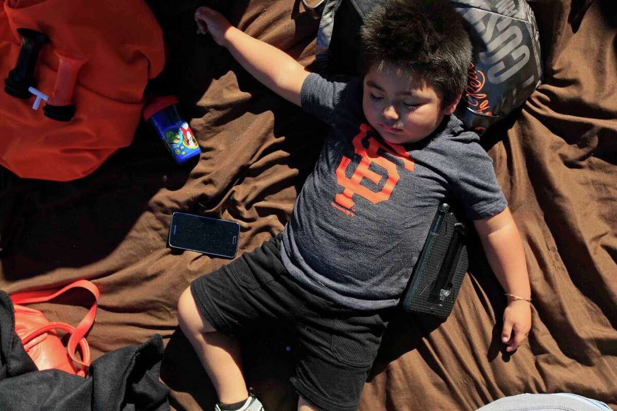 Fans go wild as Giants hammer down World Series win