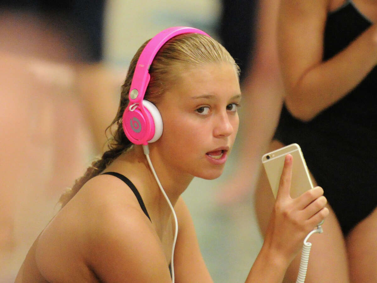 Rachel Burston wins 3rd FCIAC diving title