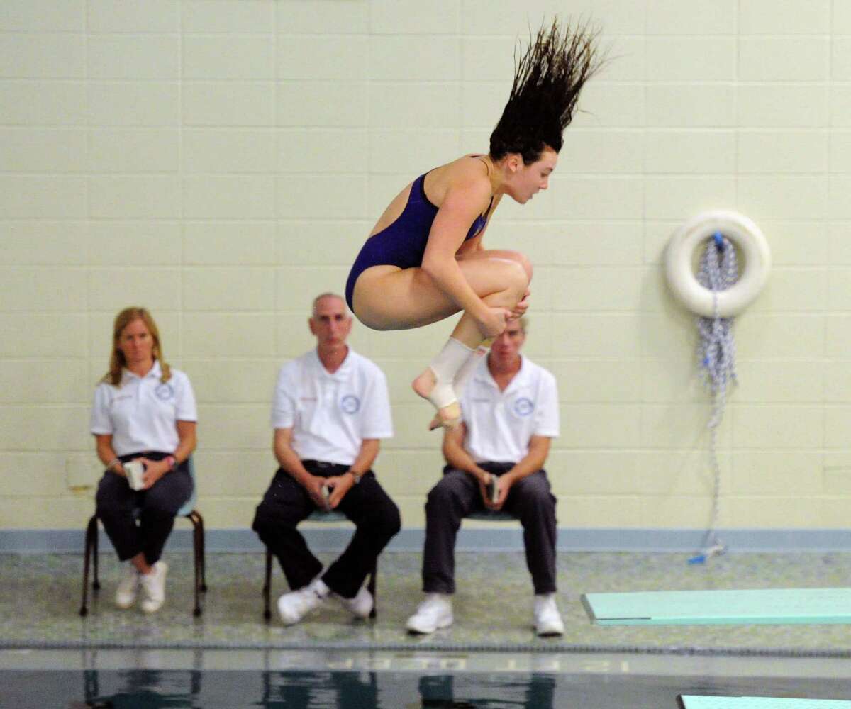 Rachel Burston wins 3rd FCIAC diving title