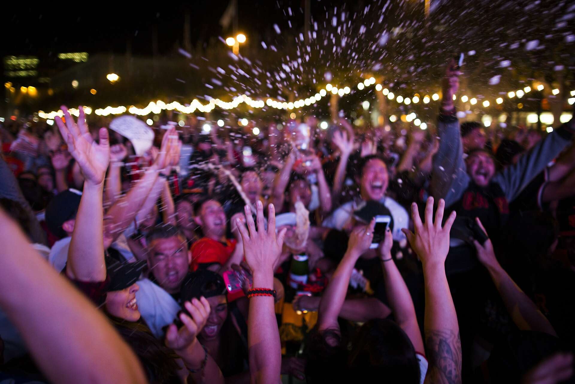 Fans go wild as Giants hammer down World Series win