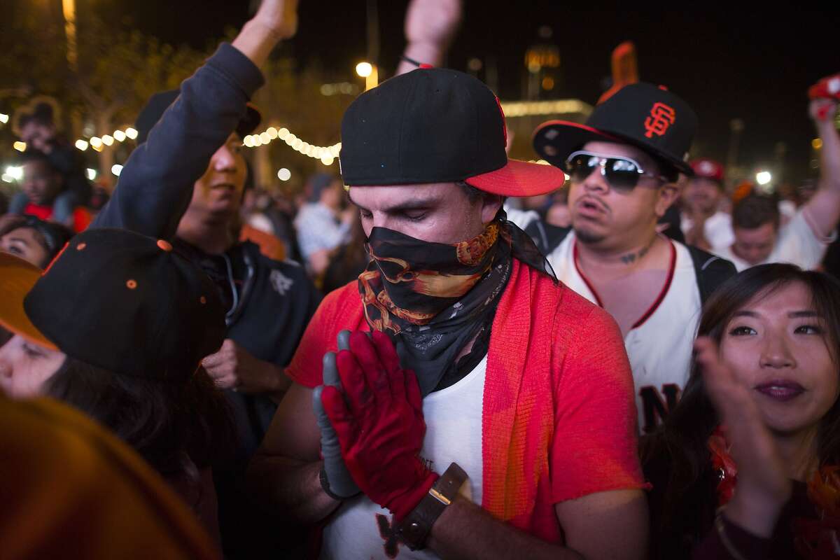 Fans go wild as Giants hammer down World Series win