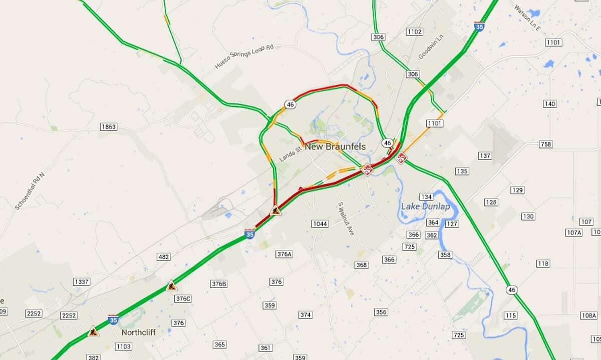 Jackknifed big rig causes closure of southbound I-35 lanes near New ...