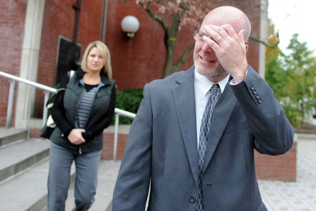 Trumbull cop pleads guilty to sexually assaulting teen