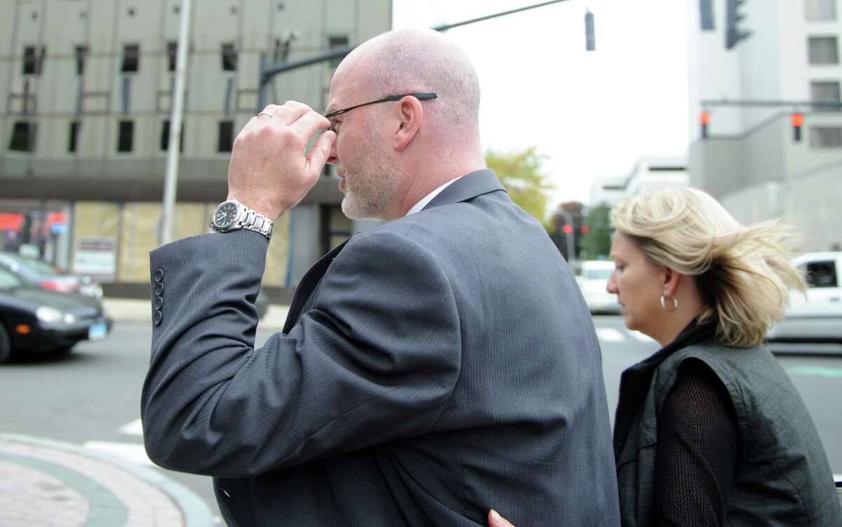 Trumbull cop pleads guilty to sexually assaulting teen