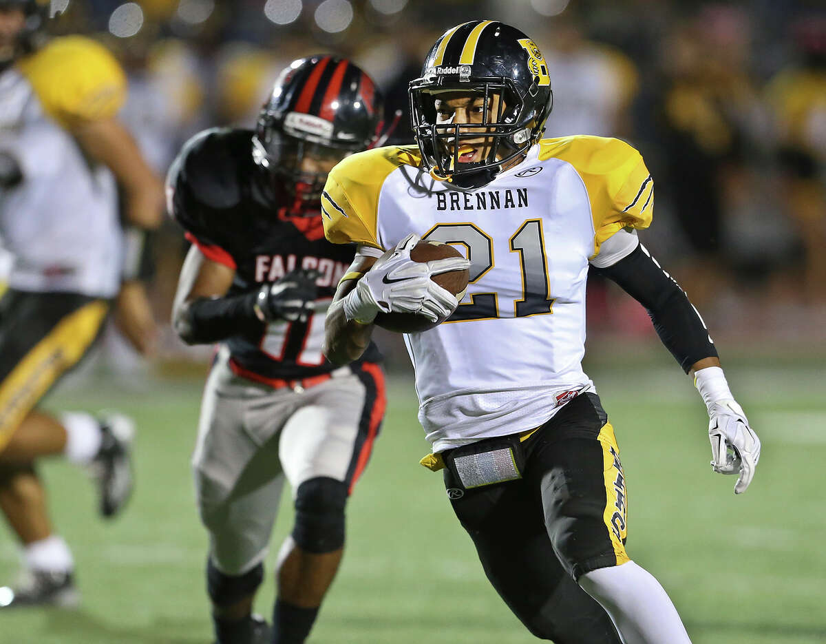 Warren's 2 TDs spark Brennan