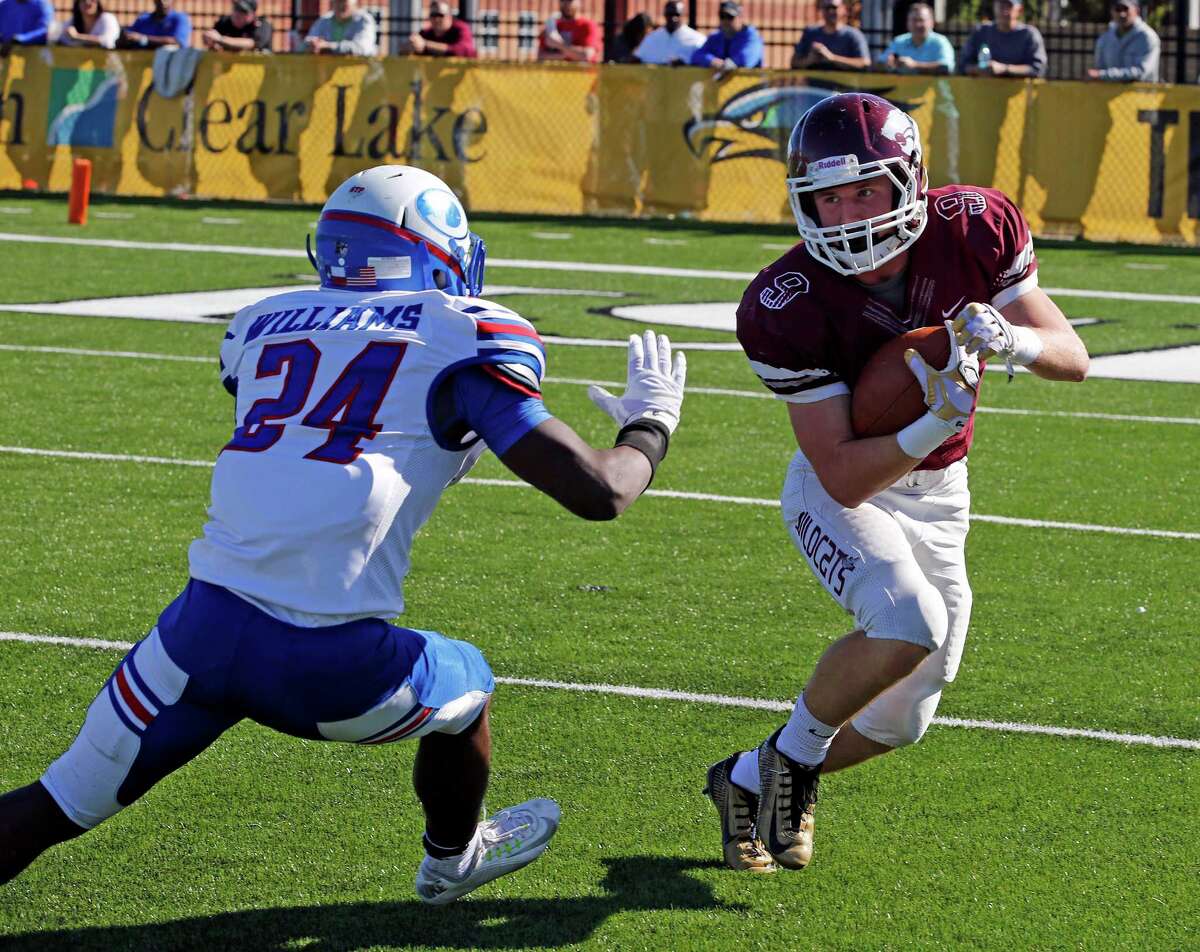 Unbeaten Dickinson crushes Clear Creek to clinch share of District 24 ...