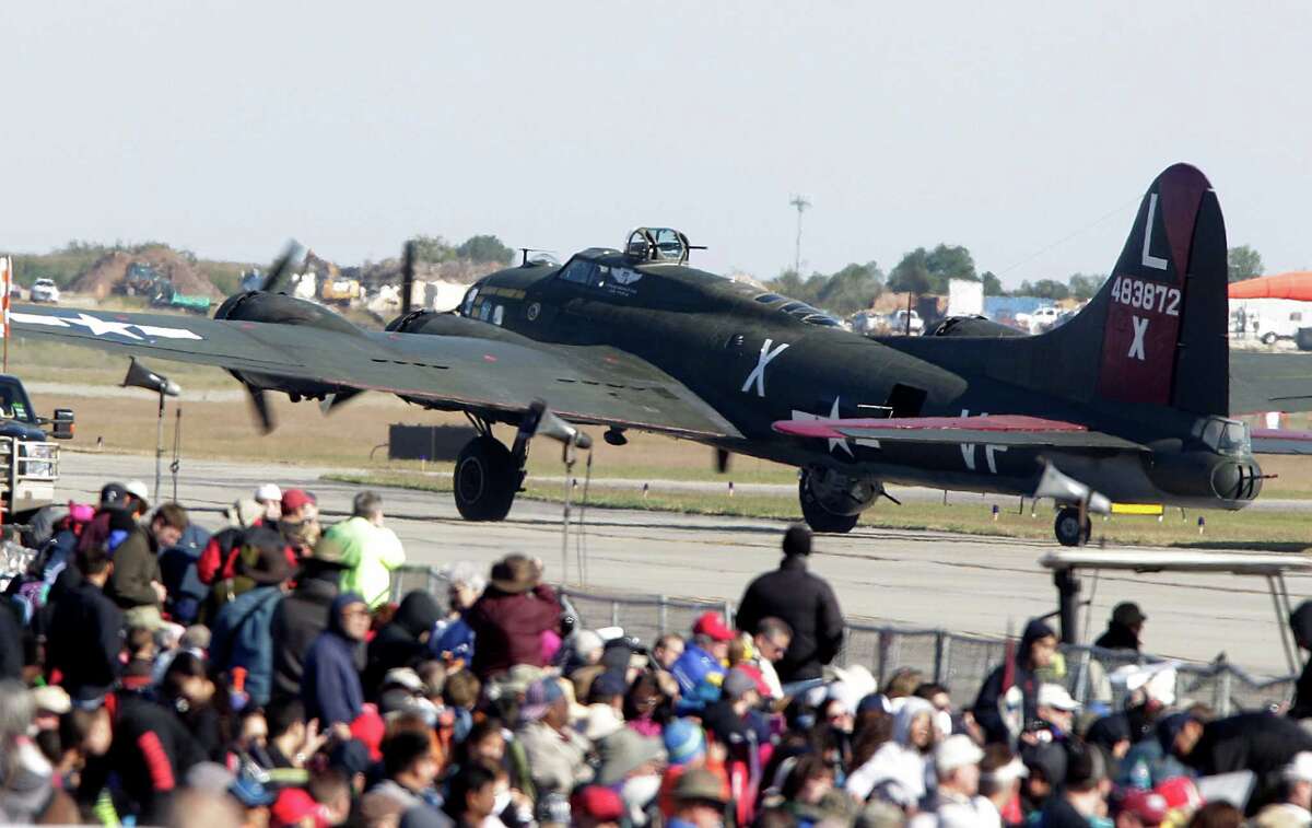 Wings Over Houston soars with cool temps, clear skies