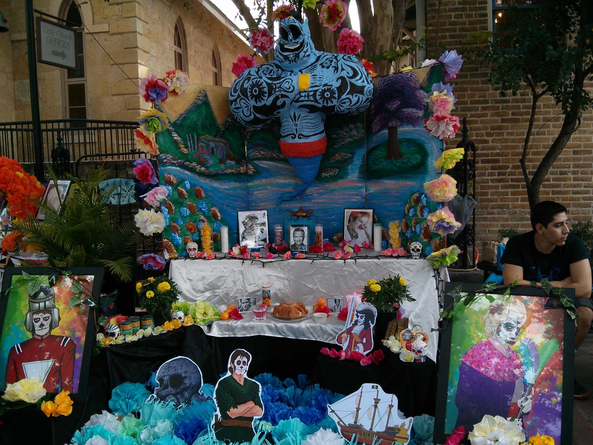 Tribute altar to Robin Williams found at Dia de los Muertos