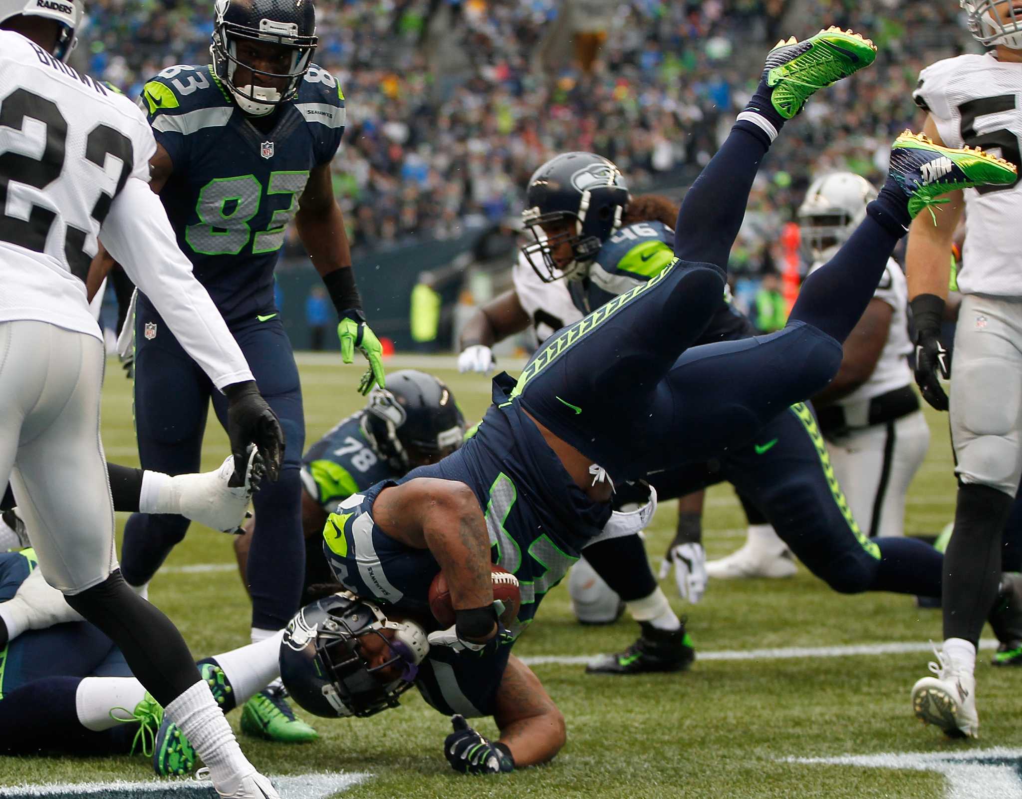 Raiders push Seahawks, but remain winless